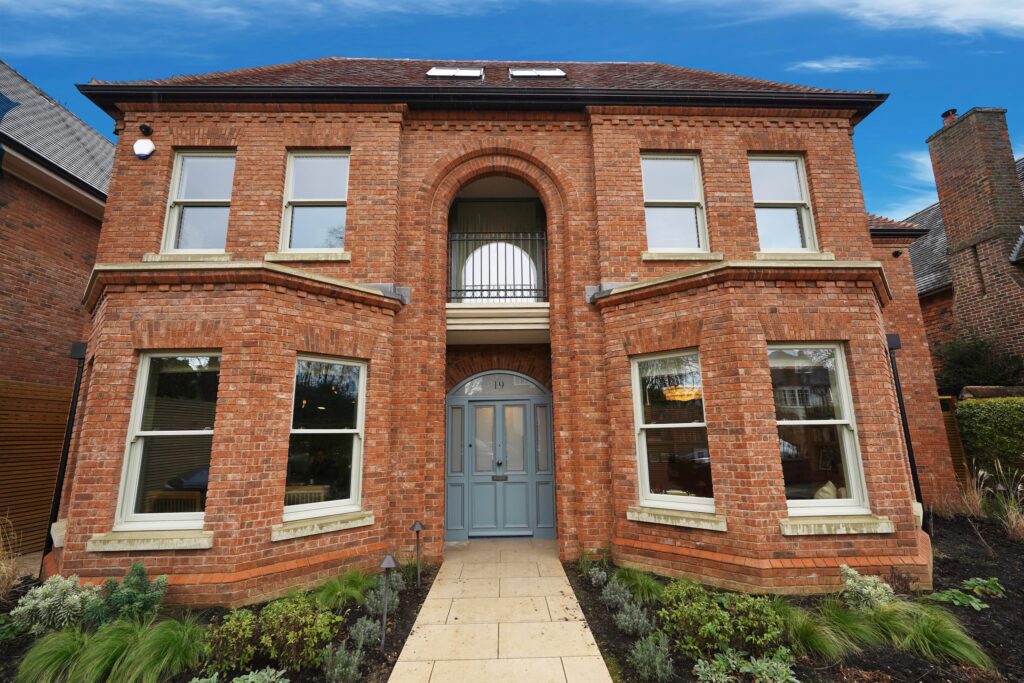 Luxury New Build with Pool & Gym in East Molesey, Surrey | TN Design ...